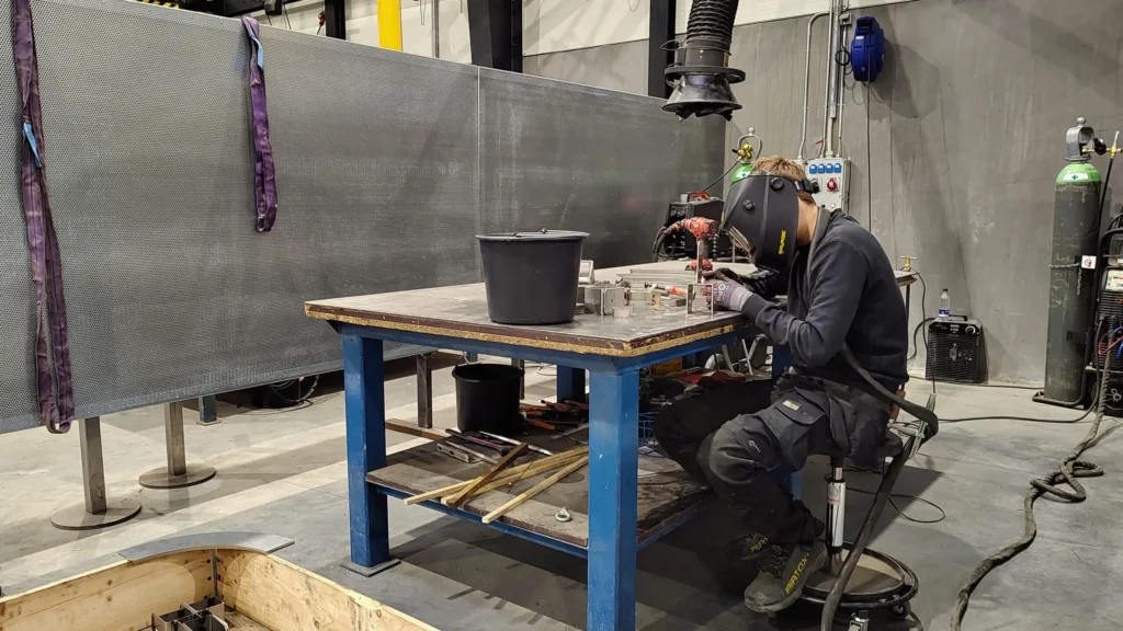 Welcome to our new welder apprentice, David - Enso.dk